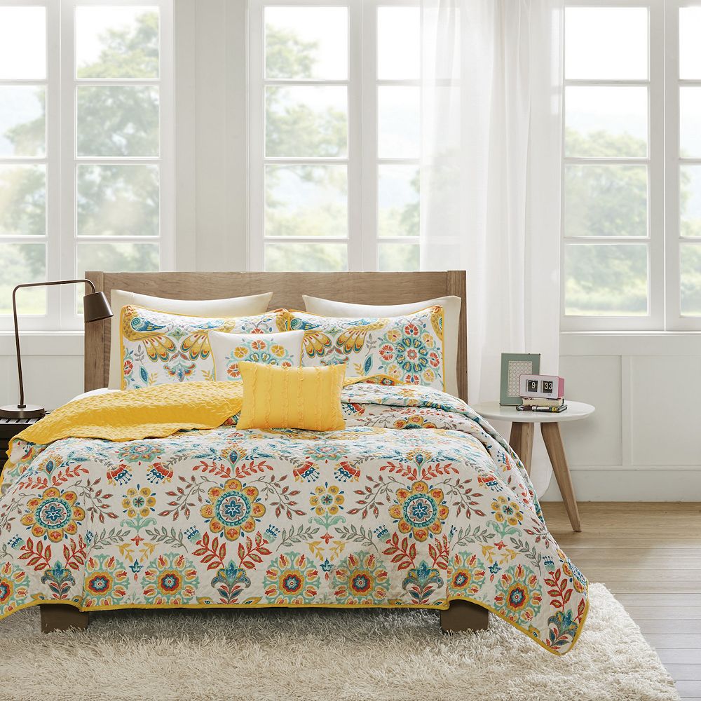 Intelligent Design Mona Quilt Set with Throw Pillows