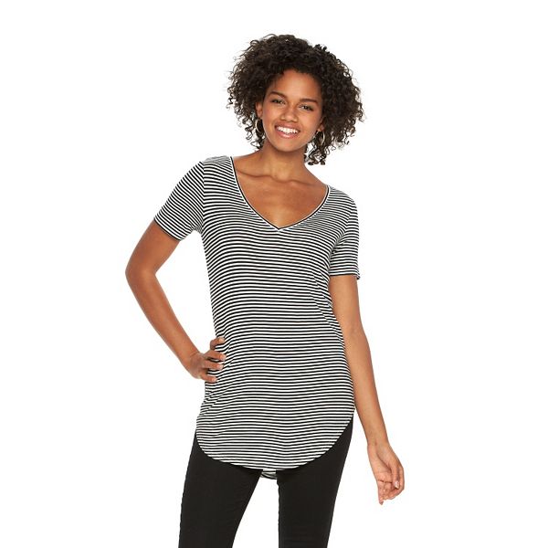 Juniors' Mudd® Short Sleeve V-Neck Tee