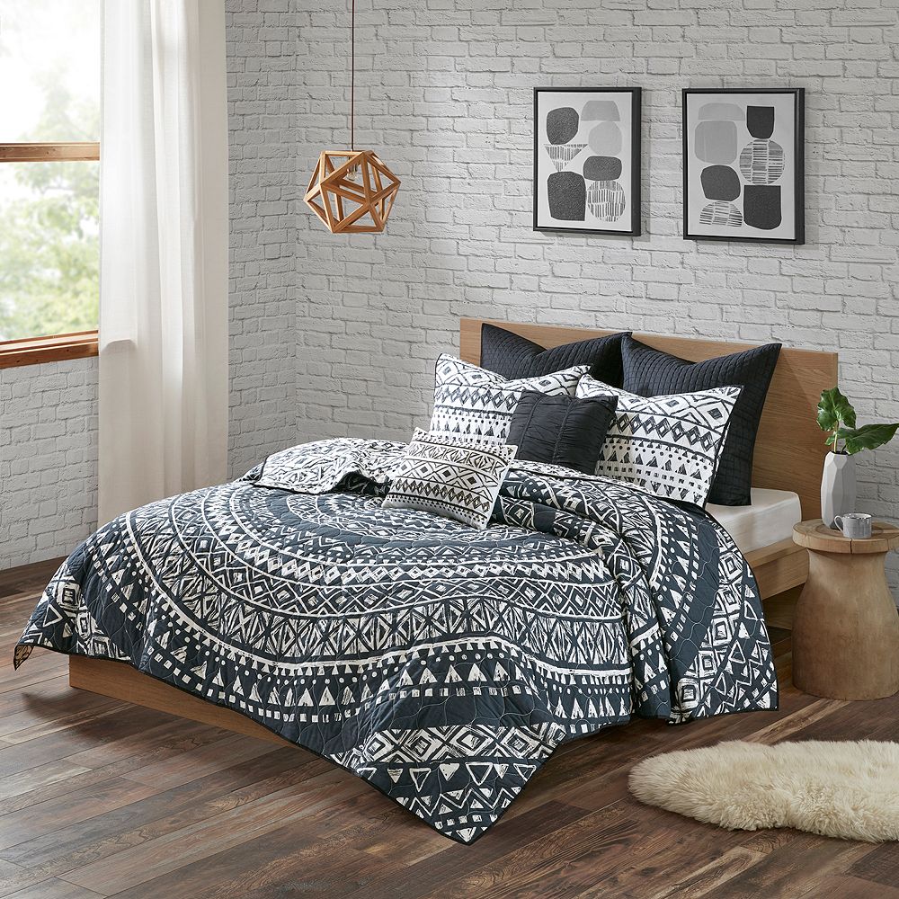 Intelligent Design Cora 7-Piece Cotton Quilt Set with Shams and Throw ...