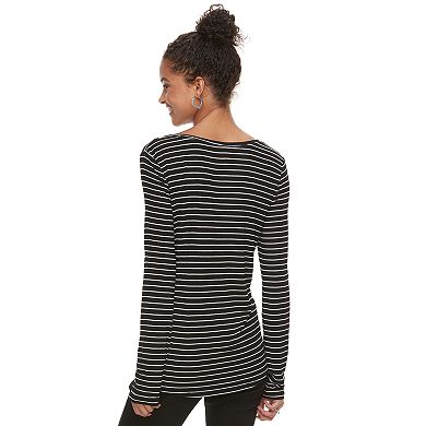 Juniors' SO® Perfect V-Neck Tee