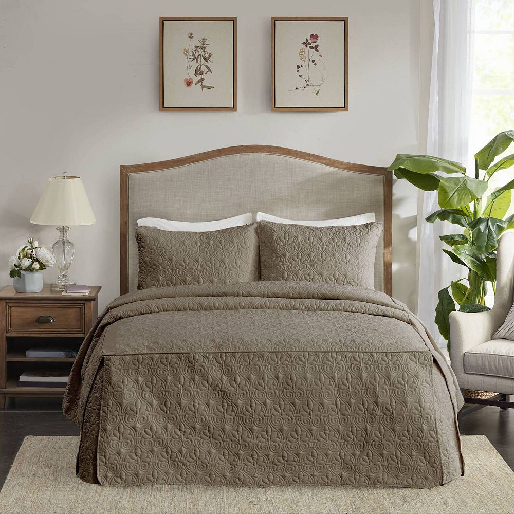 Madison Park Mansfield 3-piece Split Corner Pleated Bedspread Set