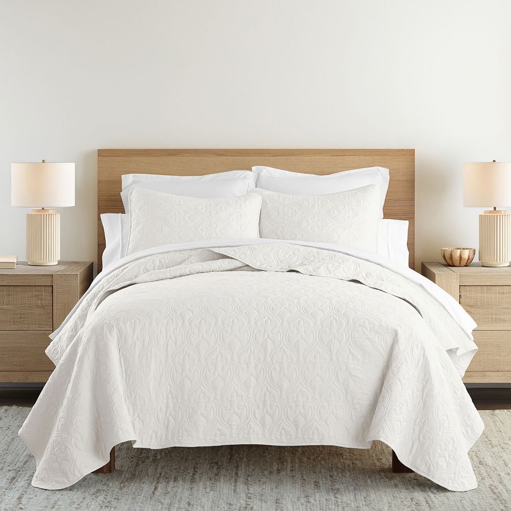 Home Collection Premium Ultra Soft Damask Quilted Coverlet Set