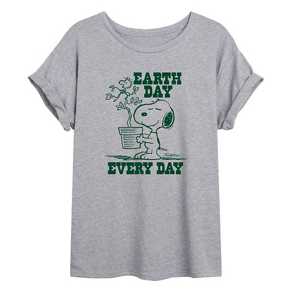 Juniors' Peanuts "Earth Day Every Day" Oversized Snoopy Graphic Tee