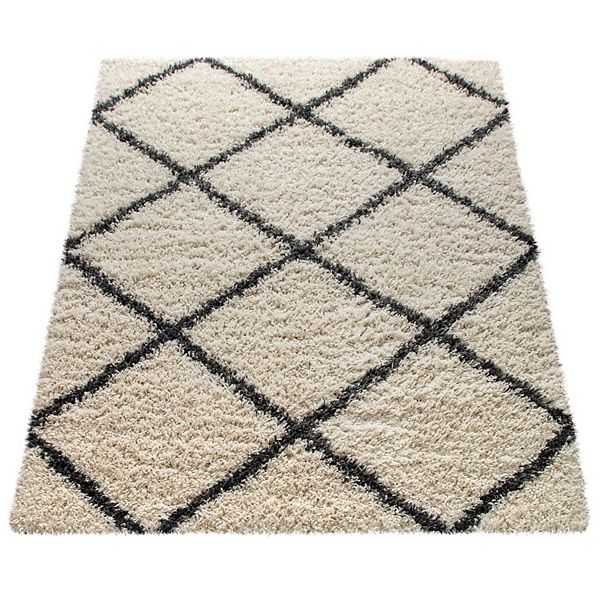 Soft Shag Rug with Diamond Pattern in Scandi Design