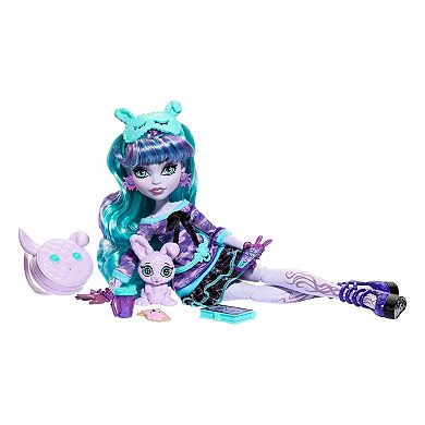 Mattel Monster High Twyla Creepover Party Doll & Sleepover Set