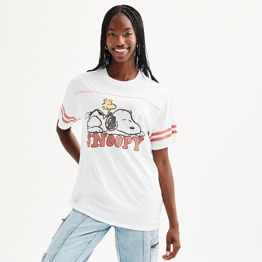 Juniors' Peanuts Sleepy Snoopy Graphic Tee