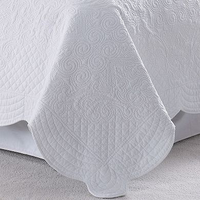 French Tile Scalloped Quilt Set with Throw Pillow