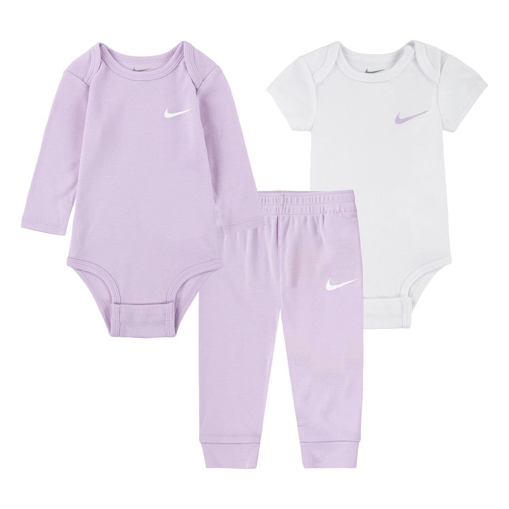 Newborn Baby Nike Essentials Bodysuits & Pants 3-Piece Set